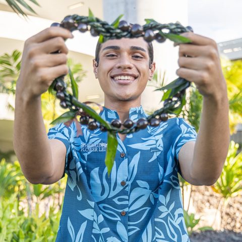 Hawaiian Lei Making Methods | Hawaii Flower Lei
